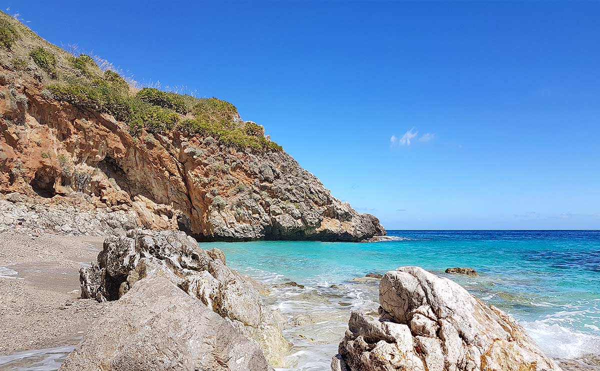 zee-rots-capreria-ground-level-view-2 - on-Sicily
